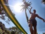 EGO Rodrigo Simas Mostra Corpo Sarado Ao Praticar Slackline